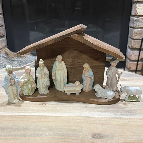 Lefton | Holiday | Vintage Lefton 983 Nativity Set With Creche | Poshmark